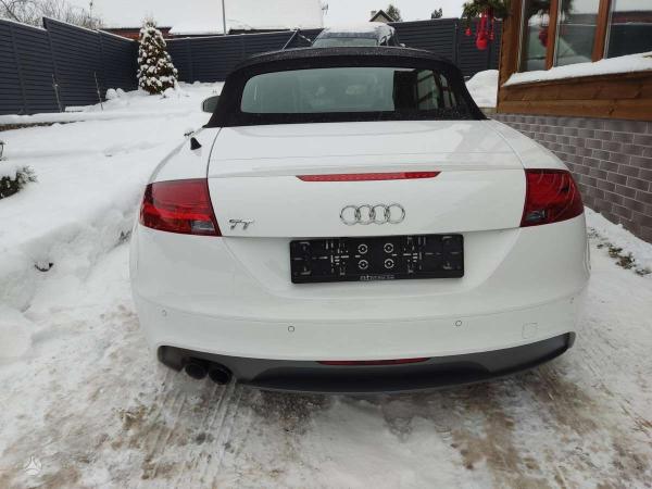 White Audi TT 2009 in Ukmerge, with an engine capacity of 1.98 L and mileage of 200 thousand km for 8200 €, photo 6 on AUTOMOTO.COM.LV