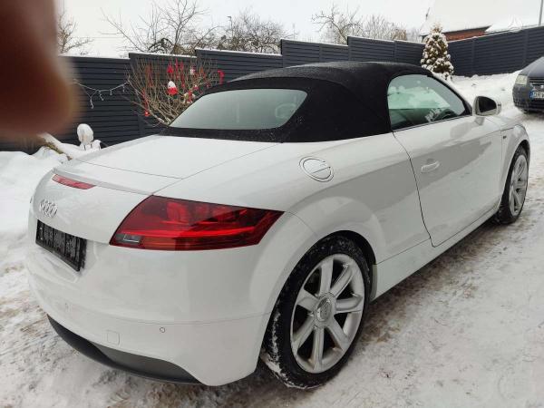 White Audi TT 2009 in Ukmerge, with an engine capacity of 1.98 L and mileage of 200 thousand km for 8200 €, photo 7 on AUTOMOTO.COM.LV