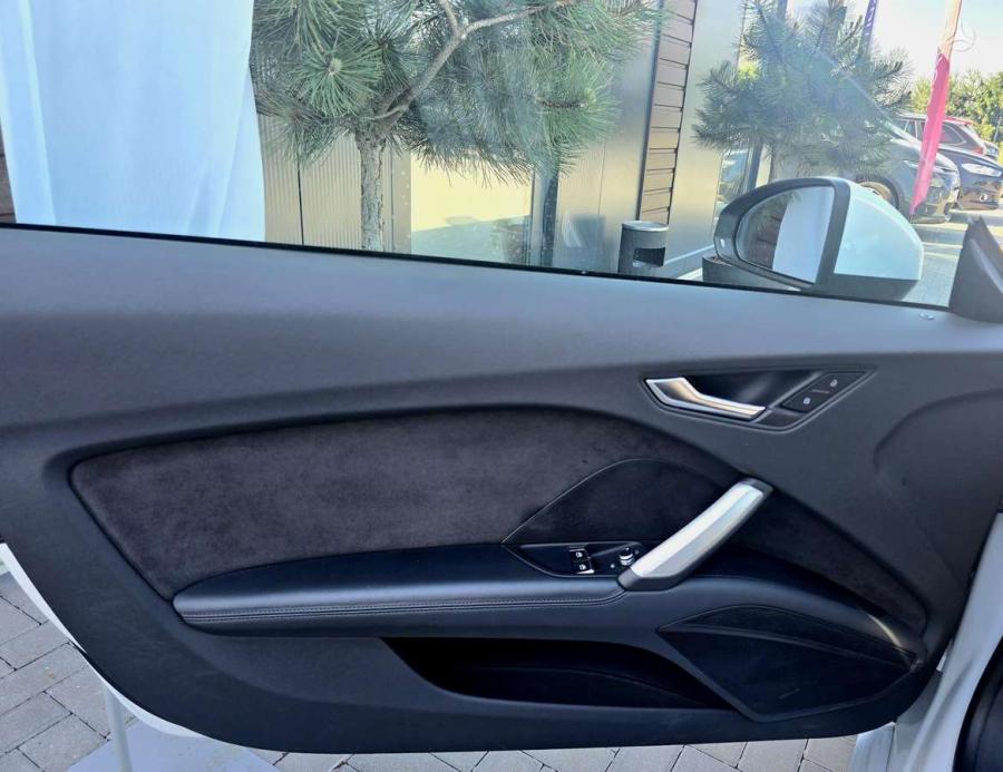 Balts Audi TT 2014 Tauragė, ar dzinēja tilpumu 1.97 L un nobraukumu 272 tūkst. km par 12900 €, foto 25 vietnē AUTOMOTO.COM.LV
