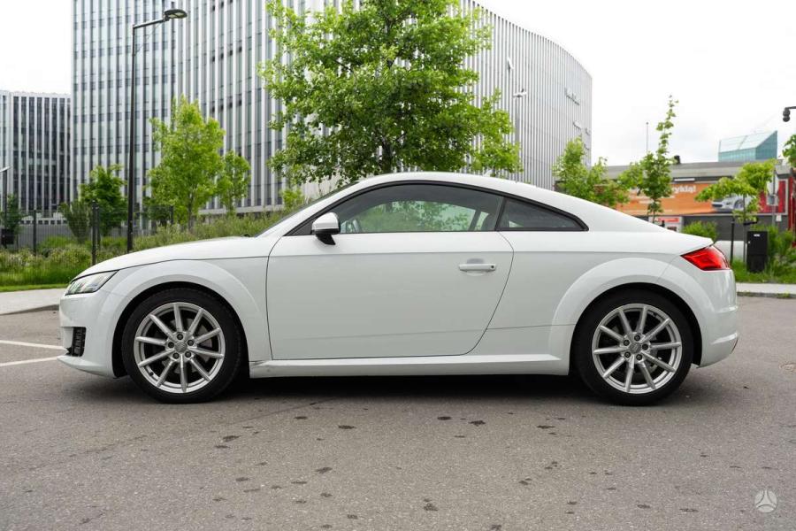 White Audi TT 2015 in Vilnius, with an engine capacity of 2.00 L and mileage of 193 thousand km for 14699 €, photo 3 on AUTOMOTO.COM.LV