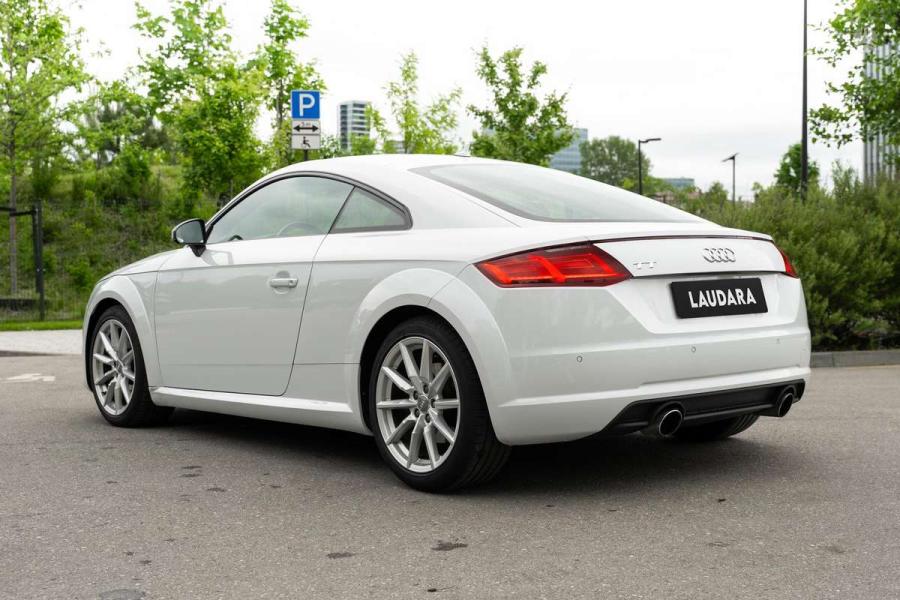 White Audi TT 2015 in Vilnius, with an engine capacity of 2.00 L and mileage of 193 thousand km for 14699 €, photo 4 on AUTOMOTO.COM.LV