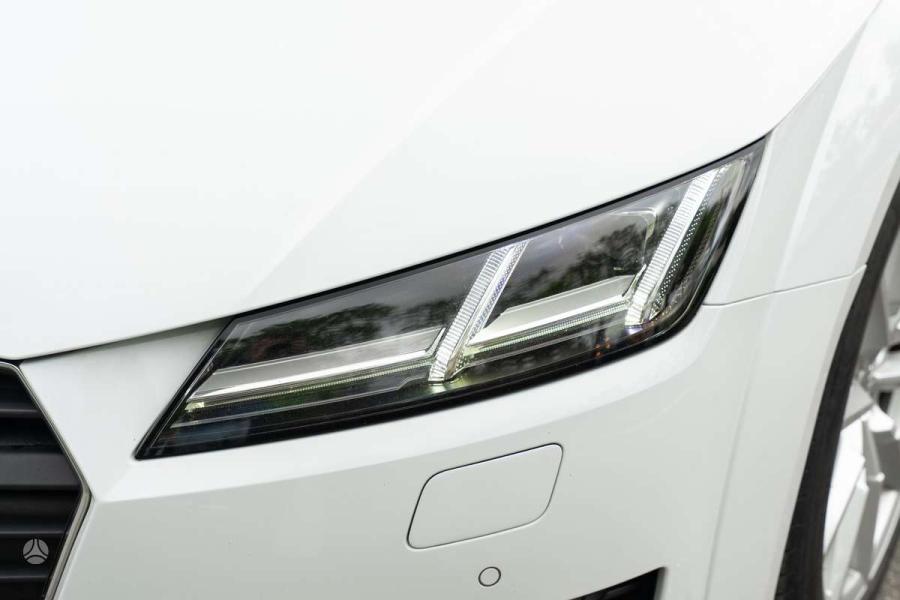 White Audi TT 2015 in Vilnius, with an engine capacity of 2.00 L and mileage of 193 thousand km for 14699 €, photo 12 on AUTOMOTO.COM.LV