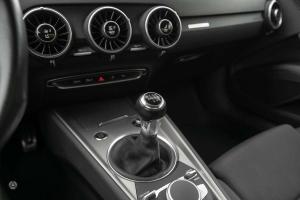 White Audi TT 2015 in Vilnius, with an engine capacity of 2.00 L and mileage of 193 thousand km for 14699 €, photo 28 on AUTOMOTO.COM.LV