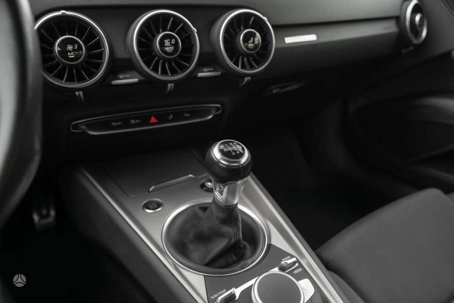 White Audi TT 2015 in Vilnius, with an engine capacity of 2.00 L and mileage of 193 thousand km for 14699 €, photo 28 on AUTOMOTO.COM.LV