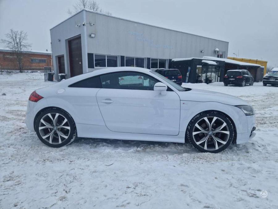 White Audi TT 2014 in Ukmerge, with an engine capacity of 1.80 L and mileage of 85 thousand km for 9849 €, photo 5 on AUTOMOTO.COM.LV
