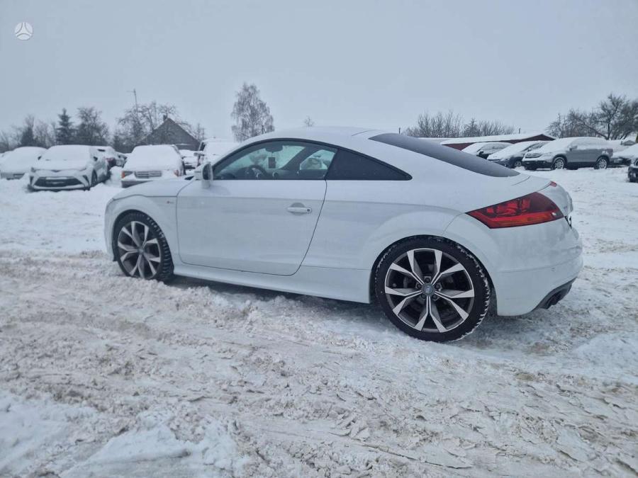 White Audi TT 2014 in Ukmerge, with an engine capacity of 1.80 L and mileage of 85 thousand km for 9849 €, photo 9 on AUTOMOTO.COM.LV