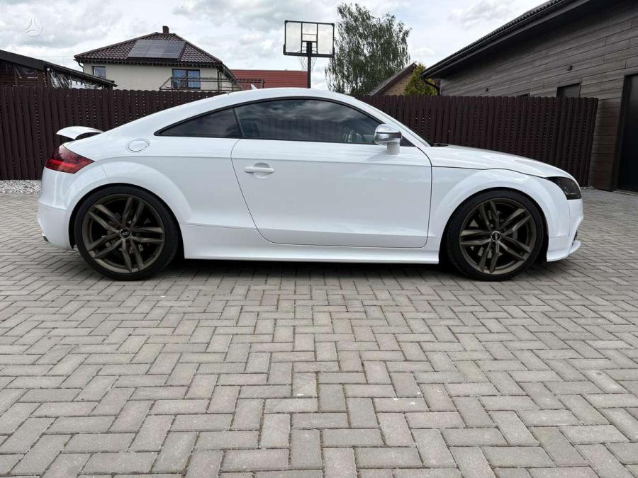 White Audi TTS 2008 in Radviliskis, with an engine capacity of 1.98 L and mileage of 250 thousand km for 11300 €, photo 13 on AUTOMOTO.COM.LV