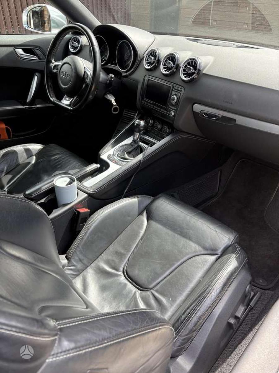 White Audi TTS 2008 in Radviliskis, with an engine capacity of 1.98 L and mileage of 250 thousand km for 11300 €, photo 19 on AUTOMOTO.COM.LV