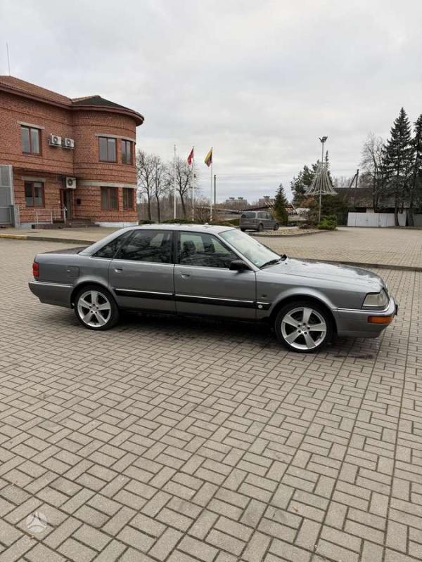 Pelēks Audi V8 1993 Marijampole, ar dzinēja tilpumu 4.17 L un nobraukumu 280 tūkst. km par 6000 €, foto 1 vietnē AUTOMOTO.COM.LV