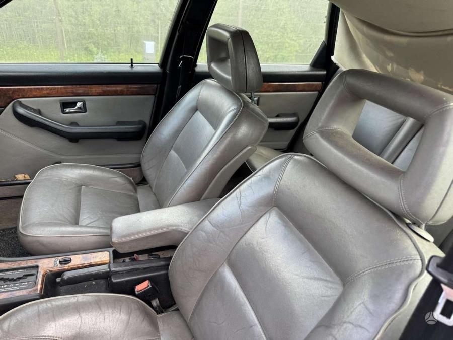 Sarkans Audi V8 1989 Alīta, ar dzinēja tilpumu 3.60 L un nobraukumu 317 tūkst. km par 3700 €, foto 12 vietnē AUTOMOTO.COM.LV