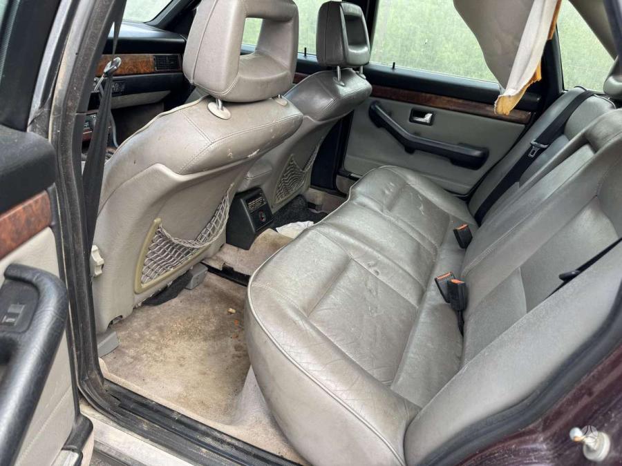 Sarkans Audi V8 1989 Alīta, ar dzinēja tilpumu 3.60 L un nobraukumu 317 tūkst. km par 3700 €, foto 14 vietnē AUTOMOTO.COM.LV