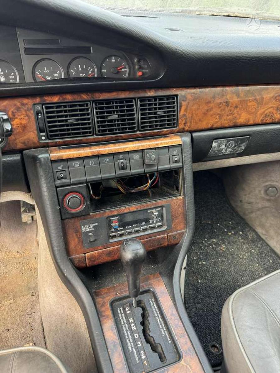 Sarkans Audi V8 1989 Alīta, ar dzinēja tilpumu 3.60 L un nobraukumu 317 tūkst. km par 3700 €, foto 15 vietnē AUTOMOTO.COM.LV