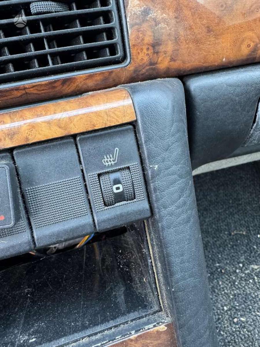 Sarkans Audi V8 1989 Alīta, ar dzinēja tilpumu 3.60 L un nobraukumu 317 tūkst. km par 3700 €, foto 20 vietnē AUTOMOTO.COM.LV