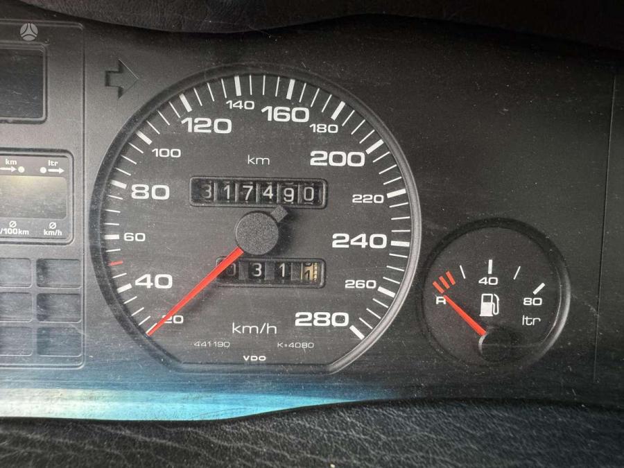 Sarkans Audi V8 1989 Alīta, ar dzinēja tilpumu 3.60 L un nobraukumu 317 tūkst. km par 3700 €, foto 26 vietnē AUTOMOTO.COM.LV