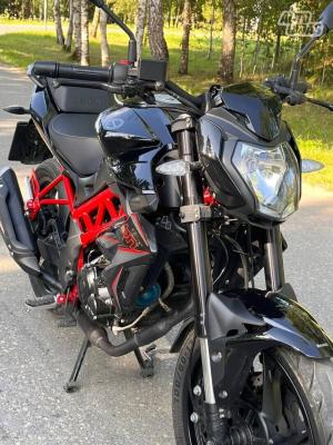 Black Benelli BN 125 2022 in Salcininkai, with an engine capacity of 0.13 L and mileage of 14 thousand km for 2100 €, photo 5 on AUTOMOTO.COM.LV