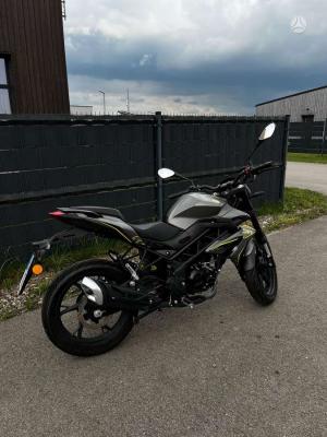 Melns Benelli BN 125 2023 Klaipėda, ar dzinēja tilpumu 0.13 L un nobraukumu 2 tūkst. km par 2600 €, foto 3 vietnē AUTOMOTO.COM.LV