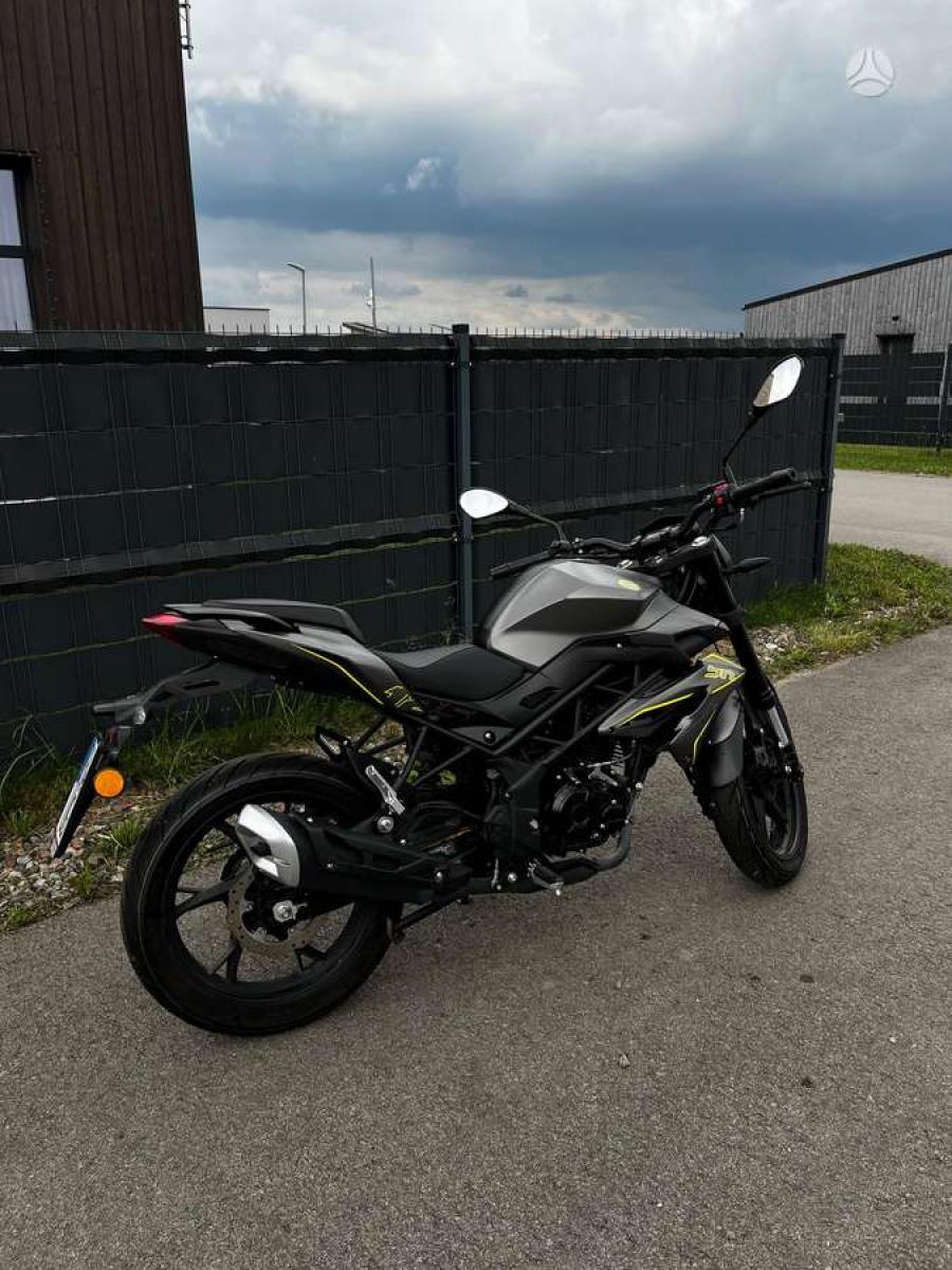 Melns Benelli BN 125 2023 Klaipėda, ar dzinēja tilpumu 0.13 L un nobraukumu 2 tūkst. km par 2600 €, foto 3 vietnē AUTOMOTO.COM.LV