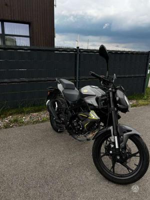 Melns Benelli BN 125 2023 Klaipėda, ar dzinēja tilpumu 0.13 L un nobraukumu 2 tūkst. km par 2600 €, foto 4 vietnē AUTOMOTO.COM.LV