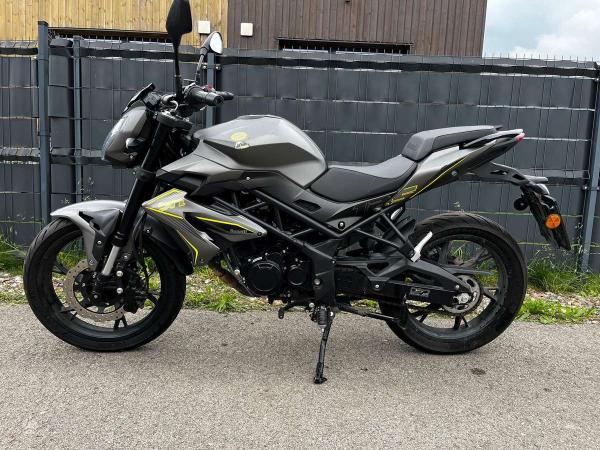 Black Benelli BN 125 2023 in Klaipeda, with an engine capacity of 0.13 L and mileage of 2 thousand km for 2600 €, photo 4 on AUTOMOTO.COM.LV