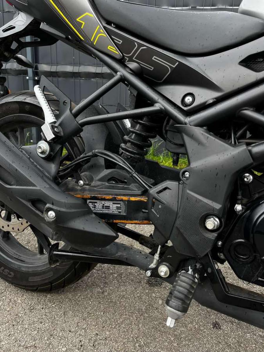 Melns Benelli BN 125 2023 Klaipėda, ar dzinēja tilpumu 0.13 L un nobraukumu 2 tūkst. km par 2600 €, foto 13 vietnē AUTOMOTO.COM.LV