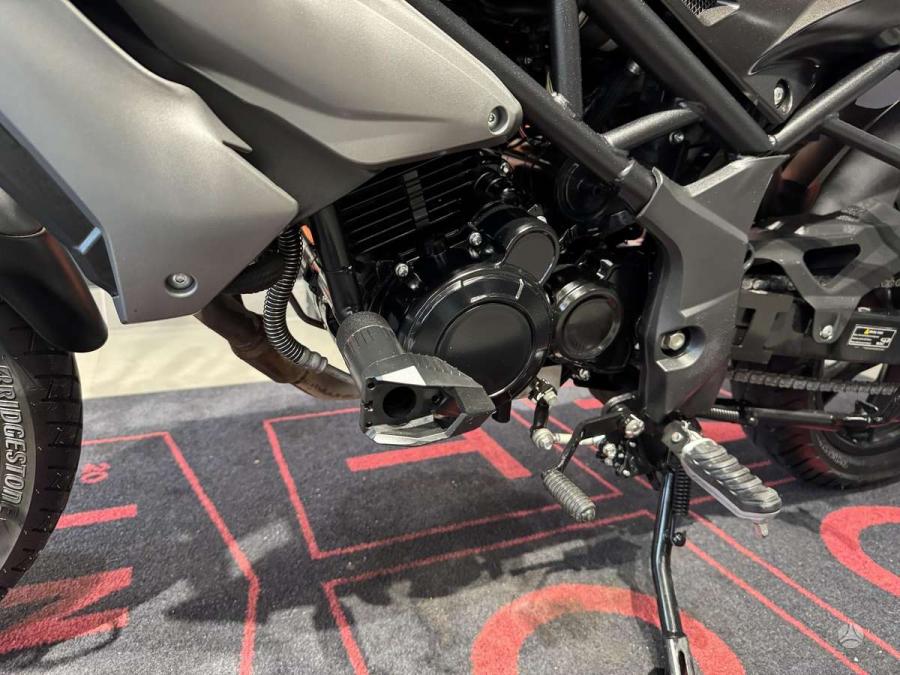 Grey Benelli BN 125 2023 in Vilnius, with an engine capacity of 0.13 L and mileage of 3 thousand km for 1999 €, photo 7 on AUTOMOTO.COM.LV