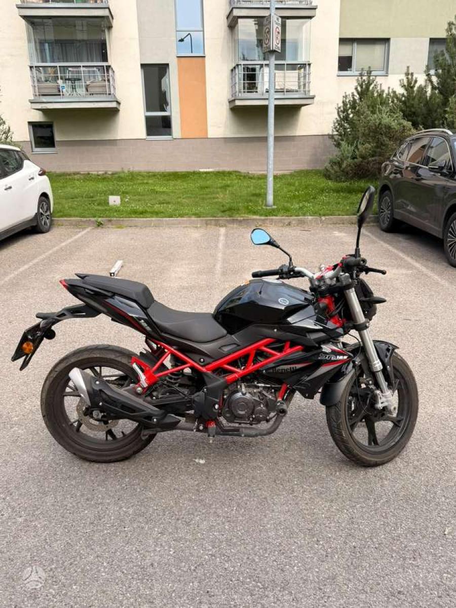 Benelli BN 125 2020 Viļņa, ar dzinēja tilpumu 0.13 L un nobraukumu 2 tūkst. km par 1600 €, foto 4 vietnē AUTOMOTO.COM.LV