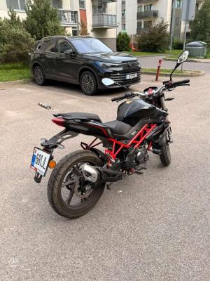 Benelli BN 125 2020 Viļņa, ar dzinēja tilpumu 0.13 L un nobraukumu 2 tūkst. km par 1600 €, foto 5 vietnē AUTOMOTO.COM.LV