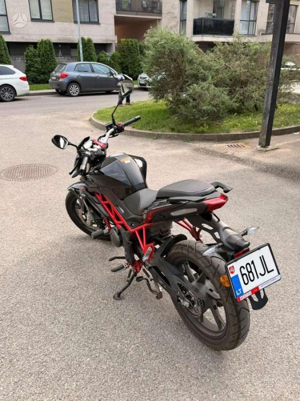 Benelli BN 125 2020 Viļņa, ar dzinēja tilpumu 0.13 L un nobraukumu 2 tūkst. km par 1600 €, foto 5 vietnē AUTOMOTO.COM.LV