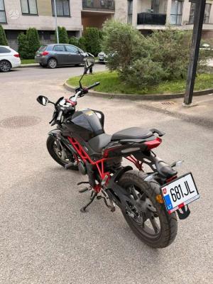 Benelli BN 125 2020 Viļņa, ar dzinēja tilpumu 0.13 L un nobraukumu 2 tūkst. km par 1600 €, foto 6 vietnē AUTOMOTO.COM.LV