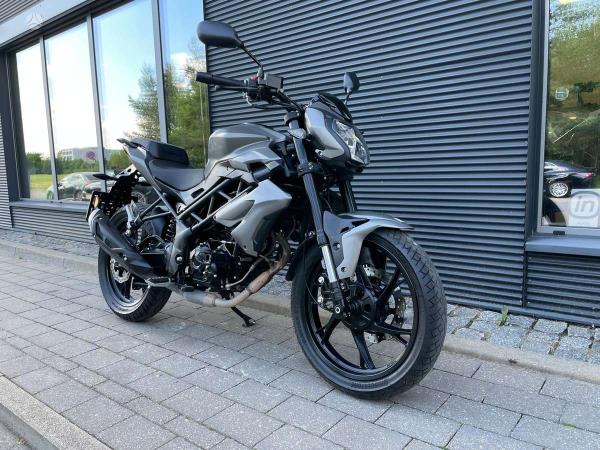 Benelli BN 125 2023 in Riga, with an engine capacity of 0.13 L and mileage of 0 thousand km for 1999 €, photo 6 on AUTOMOTO.COM.LV
