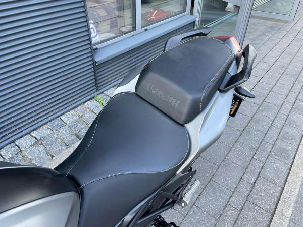 Benelli BN 125 2023 in Riga, with an engine capacity of 0.13 L and mileage of 0 thousand km for 1999 €, photo 8 on AUTOMOTO.COM.LV