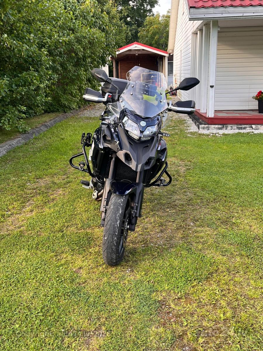 Black Benelli TRK 502 2022 in Narva, with an engine capacity of 0.50 L and mileage of 11 thousand km for 4500 €, photo 5 on AUTOMOTO.COM.LV