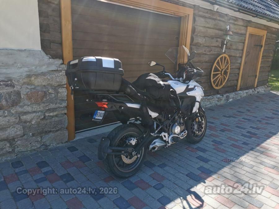 Benelli TRK 502 2020 in Haapsalu, with an engine capacity of 0.50 L and mileage of 8 thousand km for 3500 €, photo 5 on AUTOMOTO.COM.LV
