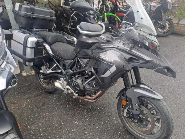Black Benelli TRK 502X 2023 in Panevezys, with an engine capacity of 0.50 L and mileage of 16 thousand km for 3600 €, photo 2 on AUTOMOTO.COM.LV