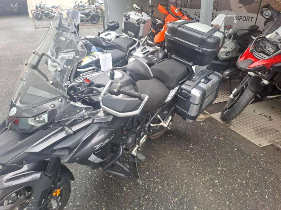 Black Benelli TRK 502X 2023 in Panevezys, with an engine capacity of 0.50 L and mileage of 16 thousand km for 3600 €, photo 7 on AUTOMOTO.COM.LV