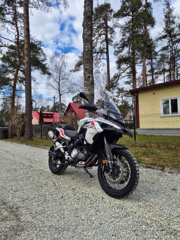 Balts Benelli TRK 502X 2018 Tallina, ar dzinēja tilpumu 0.50 L un nobraukumu 39 tūkst. km par 3300 €, foto 1 vietnē AUTOMOTO.COM.LV