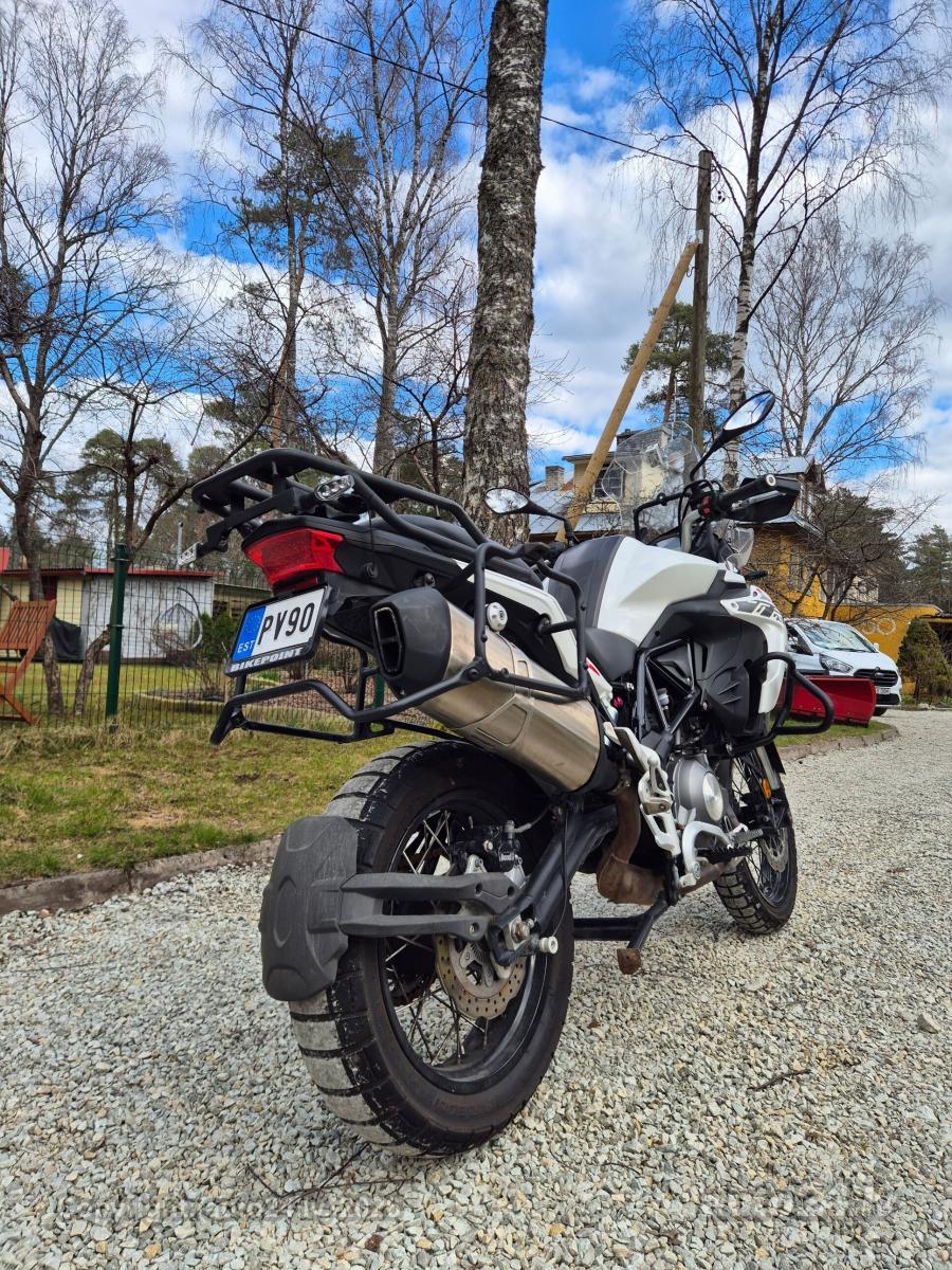 White Benelli TRK 502X 2018 in Tallinn, with an engine capacity of 0.50 L and mileage of 39 thousand km for 3300 €, photo 4 on AUTOMOTO.COM.LV