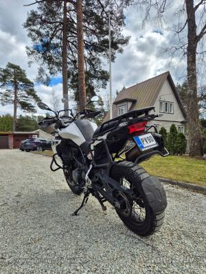 White Benelli TRK 502X 2018 in Tallinn, with an engine capacity of 0.50 L and mileage of 39 thousand km for 3300 €, photo 5 on AUTOMOTO.COM.LV