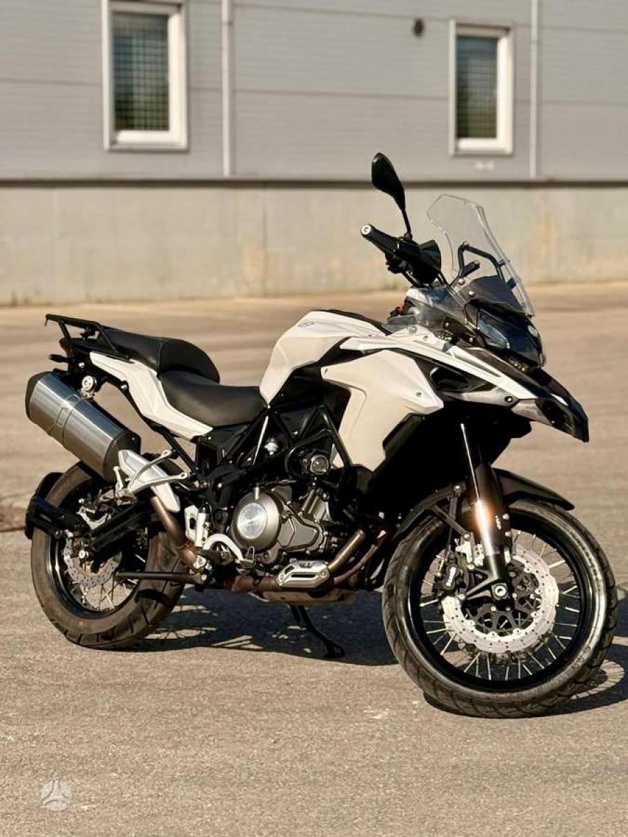 Белый Бенелли TRK 502X 2019 в Клайпеда, объемом двигателя 0.50 л и пробегом 23 тыс. км за 3200 €, фото 1 на AUTOMOTO.COM.LV