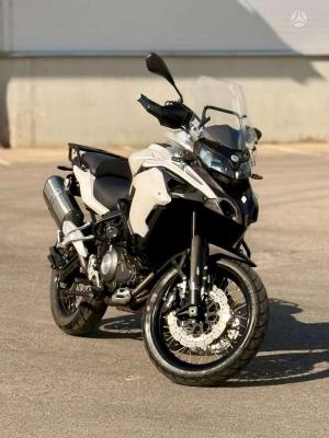 Белый Бенелли TRK 502X 2019 в Клайпеда, объемом двигателя 0.50 л и пробегом 23 тыс. км за 3200 €, фото 4 на AUTOMOTO.COM.LV