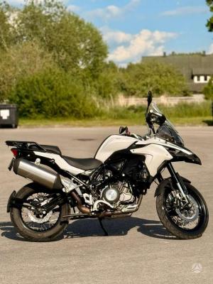 Белый Бенелли TRK 502X 2019 в Клайпеда, объемом двигателя 0.50 л и пробегом 23 тыс. км за 3200 €, фото 5 на AUTOMOTO.COM.LV