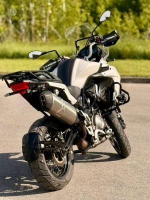 Белый Бенелли TRK 502X 2019 в Клайпеда, объемом двигателя 0.50 л и пробегом 23 тыс. км за 3200 €, фото 6 на AUTOMOTO.COM.LV