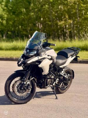 Белый Бенелли TRK 502X 2019 в Клайпеда, объемом двигателя 0.50 л и пробегом 23 тыс. км за 3200 €, фото 9 на AUTOMOTO.COM.LV