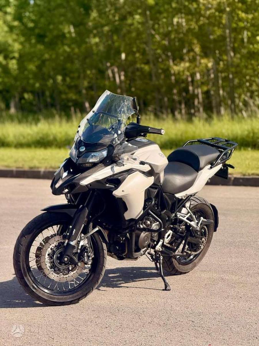 Белый Бенелли TRK 502X 2019 в Клайпеда, объемом двигателя 0.50 л и пробегом 23 тыс. км за 3200 €, фото 9 на AUTOMOTO.COM.LV