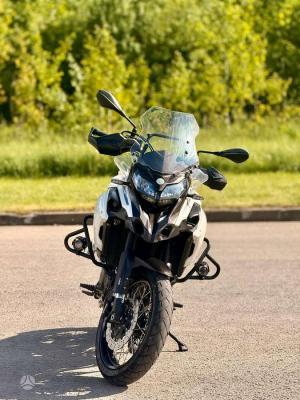 Белый Бенелли TRK 502X 2019 в Клайпеда, объемом двигателя 0.50 л и пробегом 23 тыс. км за 3200 €, фото 10 на AUTOMOTO.COM.LV