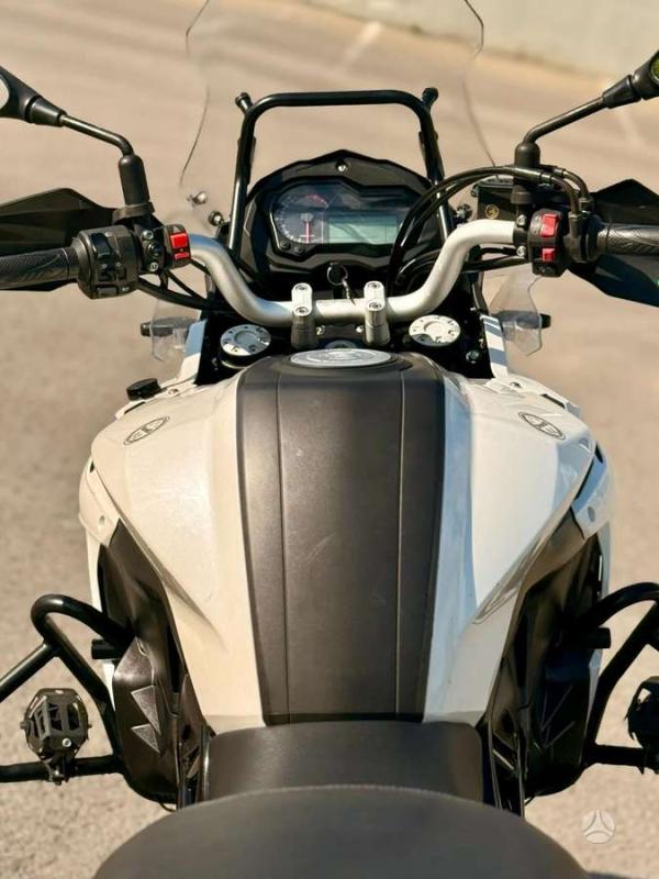 Белый Бенелли TRK 502X 2019 в Клайпеда, объемом двигателя 0.50 л и пробегом 23 тыс. км за 3200 €, фото 10 на AUTOMOTO.COM.LV