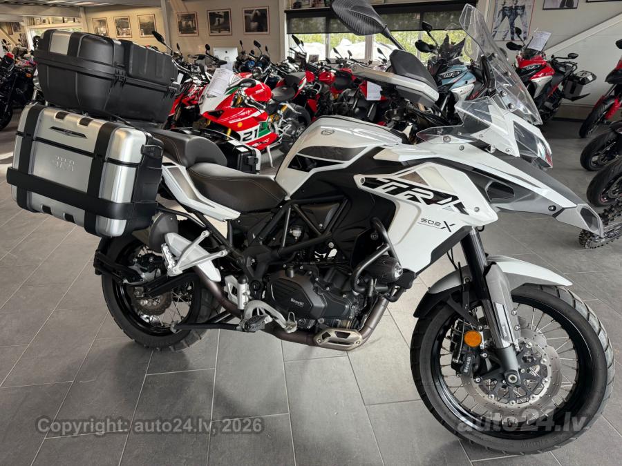 White Benelli TRK 502X 2020 in Tallinn, with an engine capacity of 0.50 L and mileage of 14 thousand km for 4290 €, photo 1 on AUTOMOTO.COM.LV