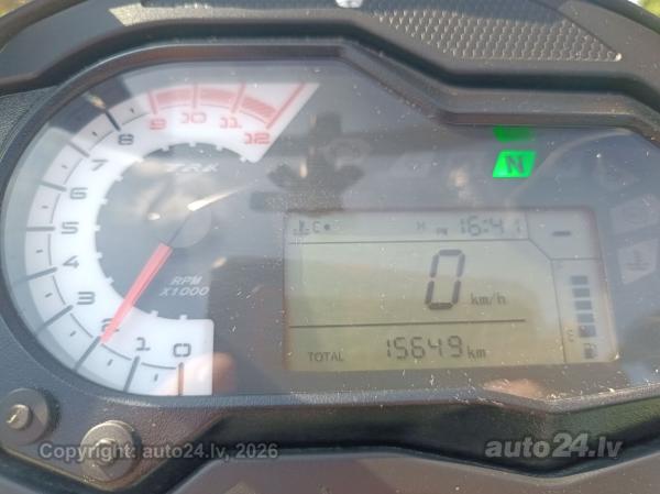 White Benelli TRK 502X 2020 in Tallinn, with an engine capacity of 0.50 L and mileage of 17 thousand km for 5500 €, photo 4 on AUTOMOTO.COM.LV
