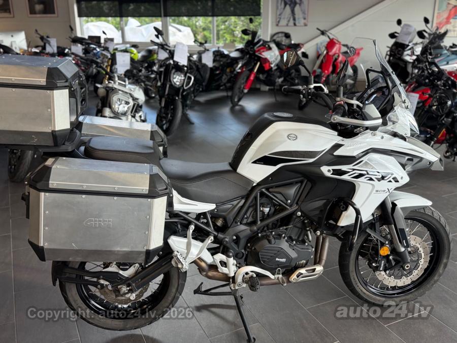 Белый Бенелли TRK 502X 2020 в Таллин, объемом двигателя 0.50 л и пробегом 13 тыс. км за 3990 €, фото 3 на AUTOMOTO.COM.LV