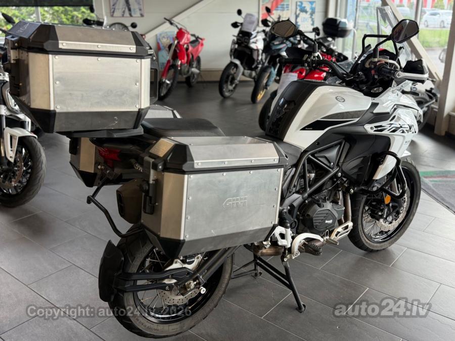 Белый Бенелли TRK 502X 2020 в Таллин, объемом двигателя 0.50 л и пробегом 13 тыс. км за 3990 €, фото 4 на AUTOMOTO.COM.LV